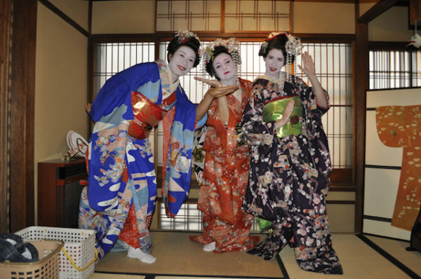 Becoming Geishas: A Japanese Makeover | Pink Pangea